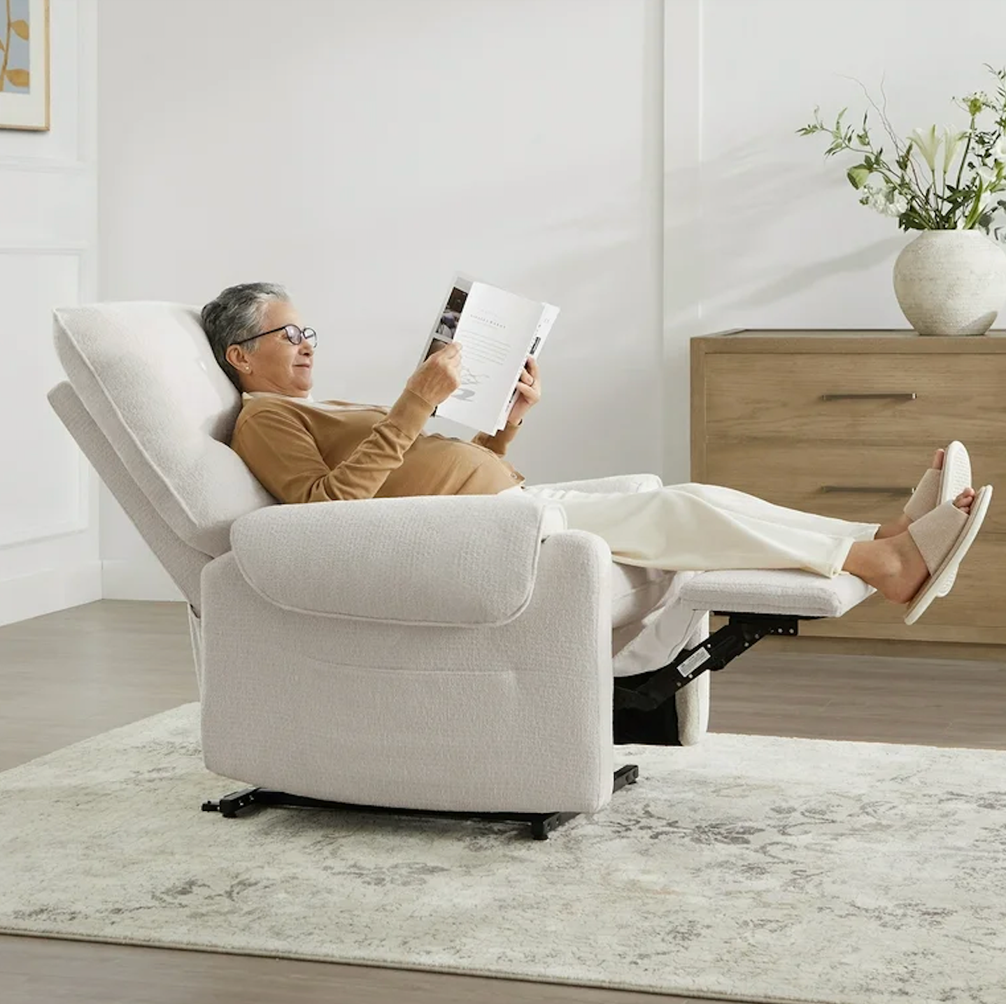 How to Choose a Recliner Sofa for Elderly Family Members – COZY Living